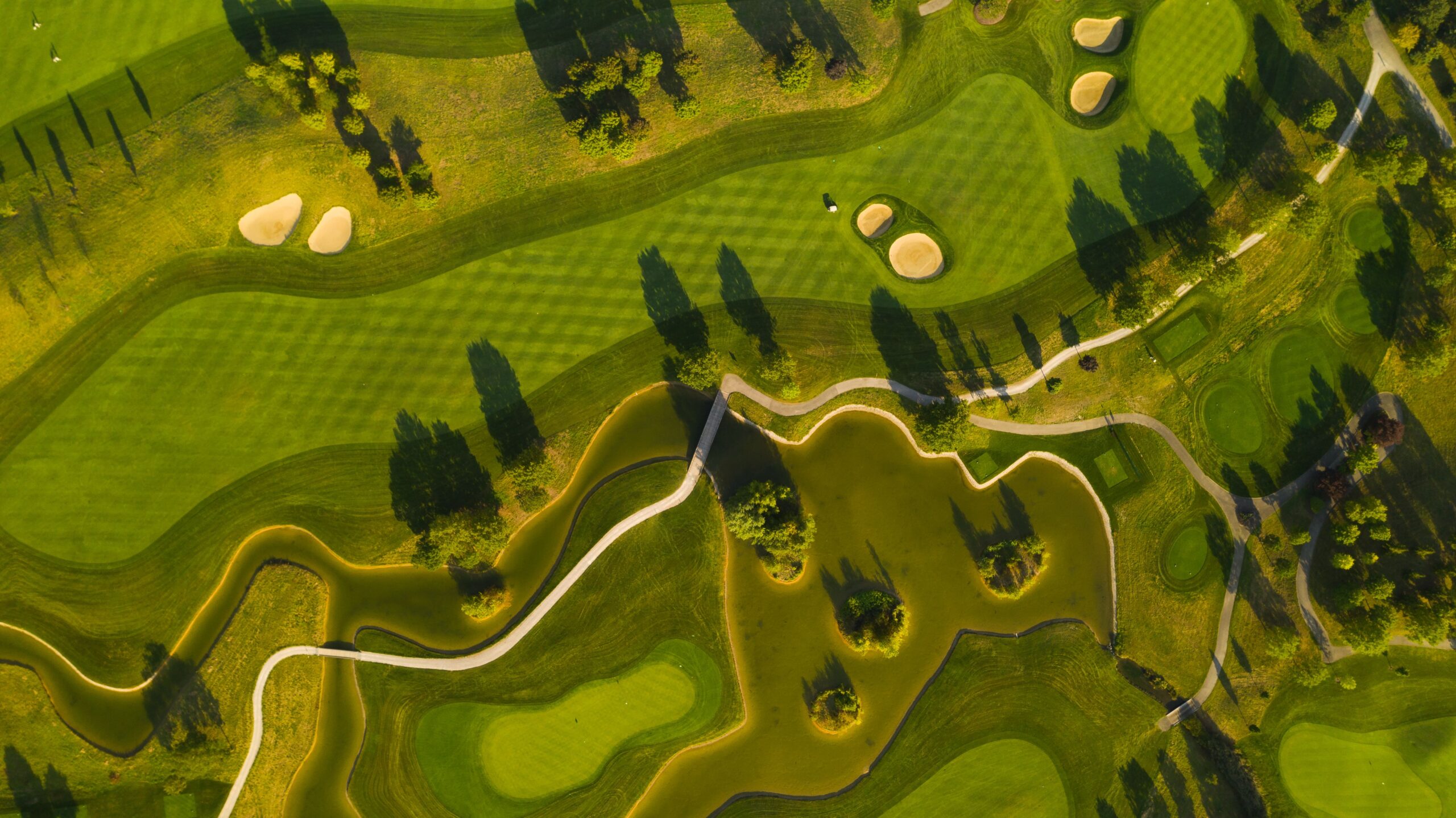 Menggunakan Citra UAV/Drone untuk Memetakan Lapangan Golf - Global ...